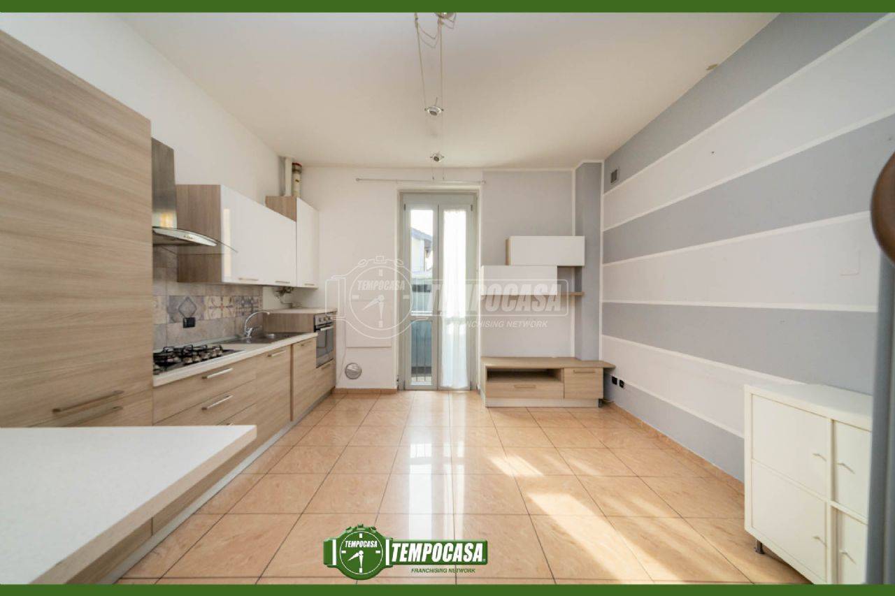 Bilocale via Santuario 8, Centro, Ornago