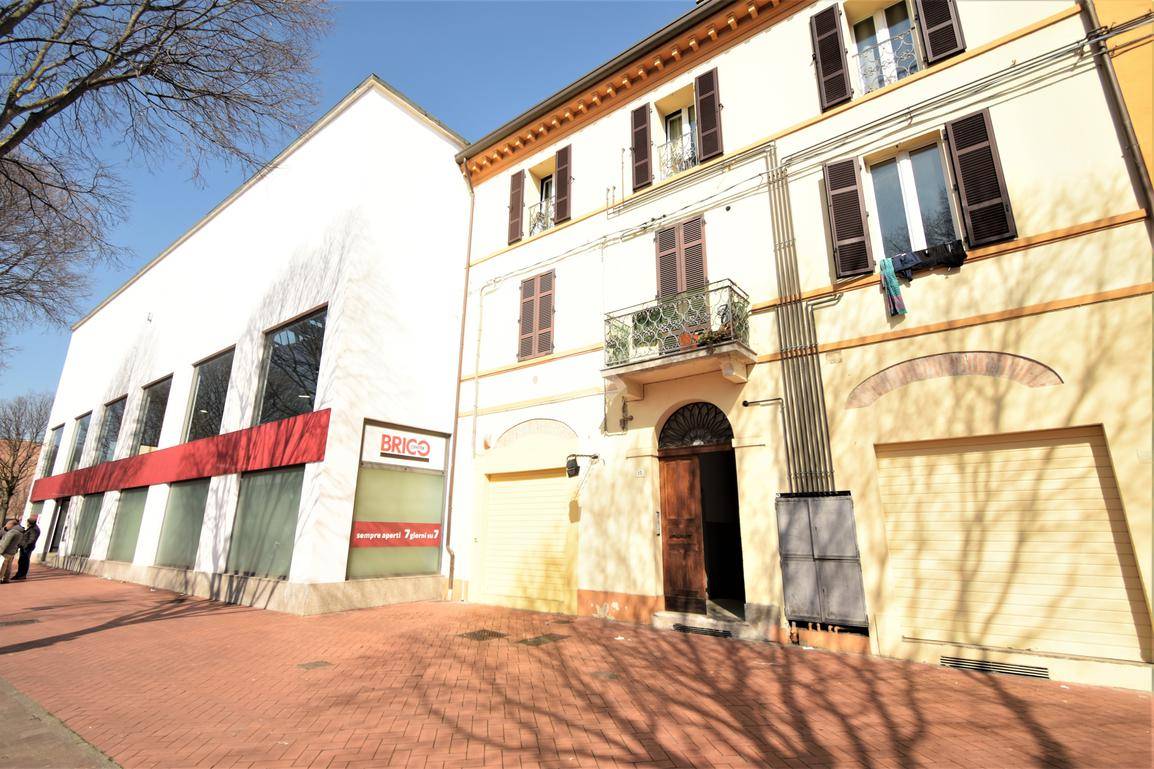 Locale commerciale in Vendita