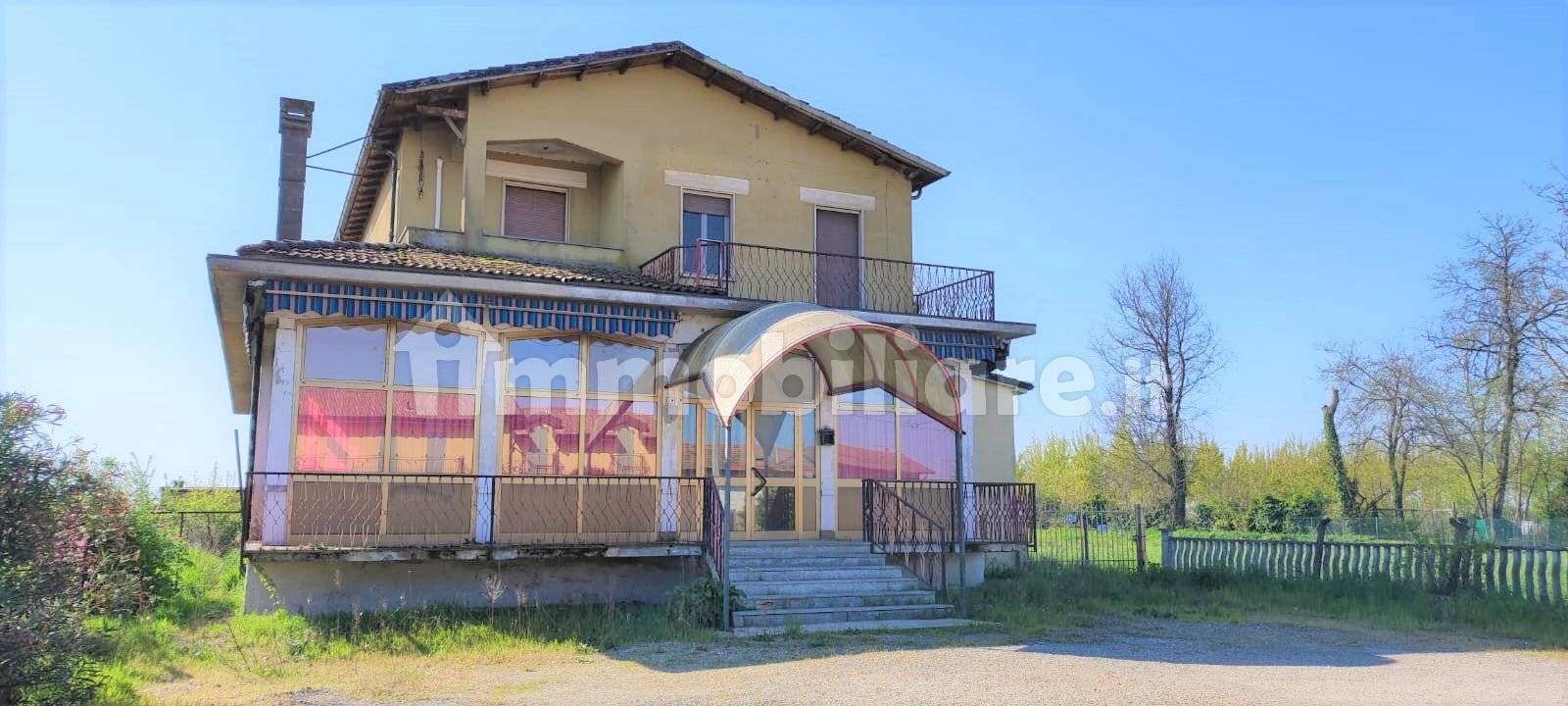 Locale commerciale in Vendita