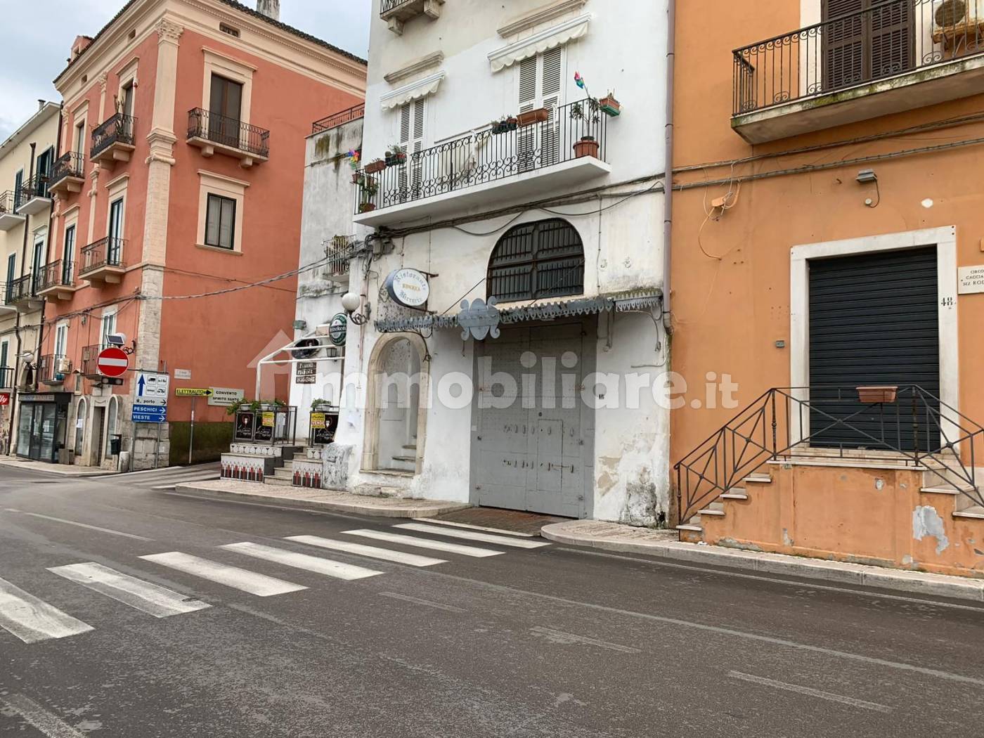 Locale commerciale in Vendita