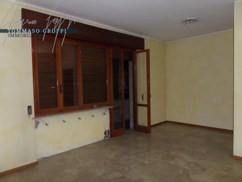 Trilocale da ristrutturare, primo piano, Infrangibile, Piacenza