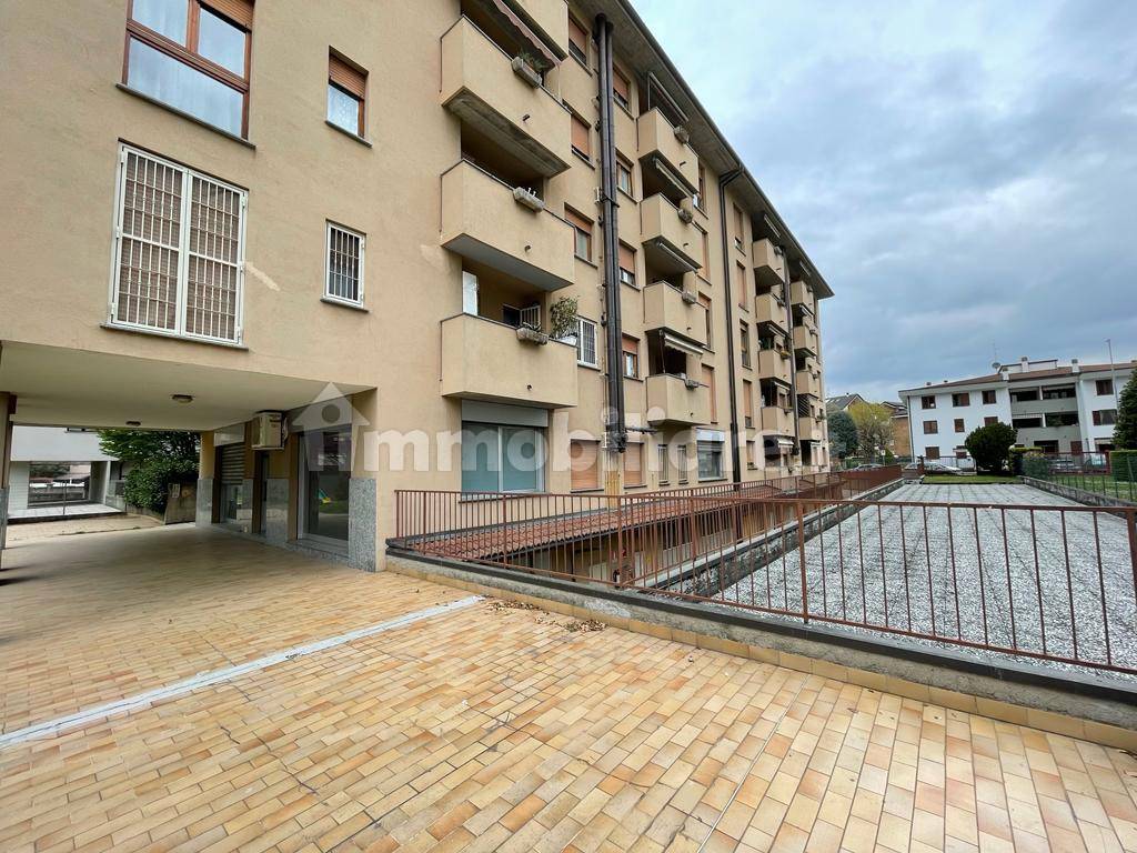 Locale commerciale in Vendita