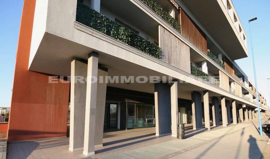 Locale commerciale in Vendita