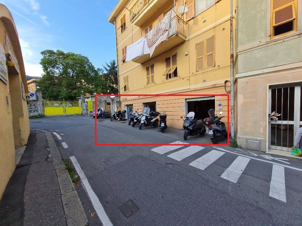 Locale commerciale in Vendita