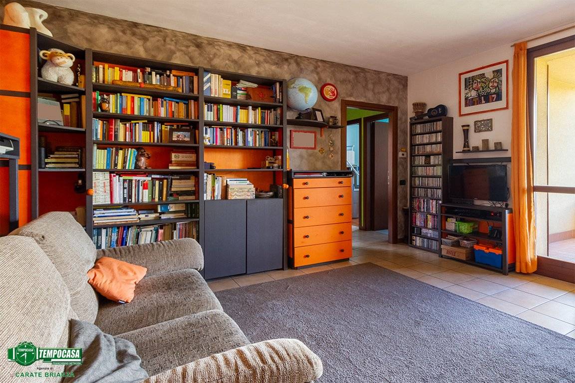 Trilocale via Ciro Menotti 11, Centro, Carate Brianza