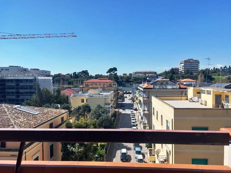 Quadrilocale viale Giovanni Bovio 134, Viale Bovio - Piazza Duca degli Abruzzi, Pescara