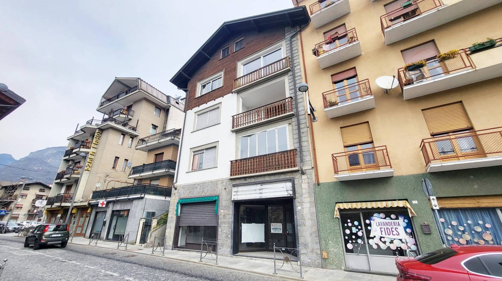 Locale commerciale in Vendita