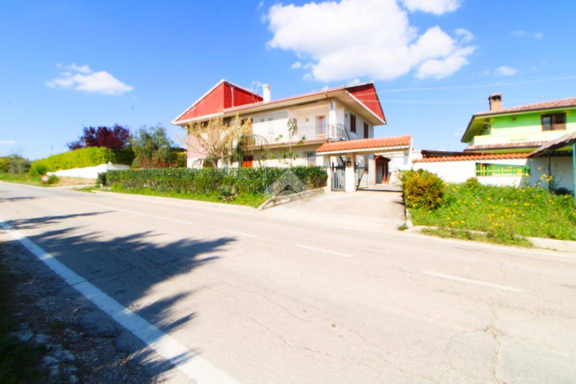 Trilocale via Torremontanara 27, Torrevecchia Teatina