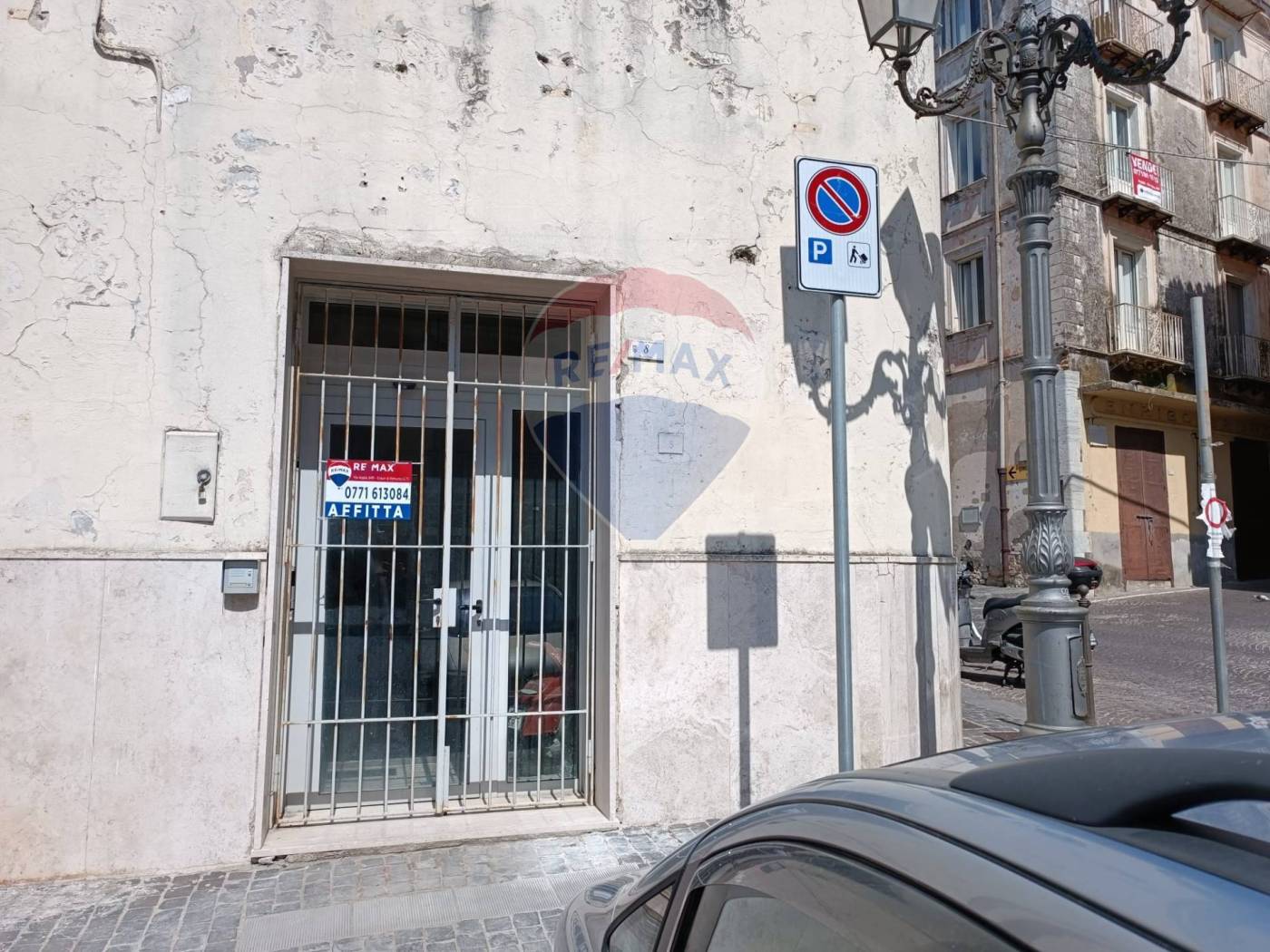 Locale commerciale in Vendita