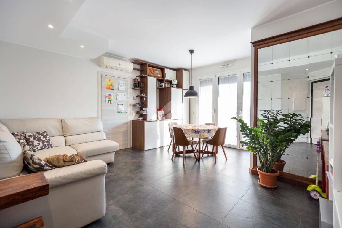 Trilocale via Papa Giovanni Paolo II 7, Varedo