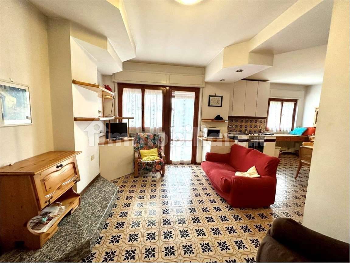 Trilocale via Papa Giovanni XXIII 14, Moggio