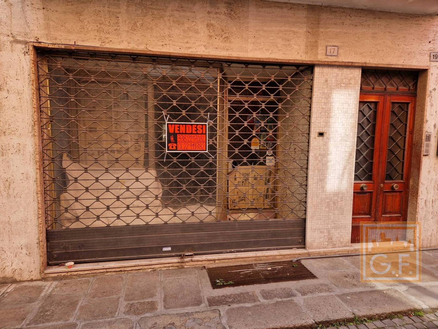 Locale commerciale in Vendita