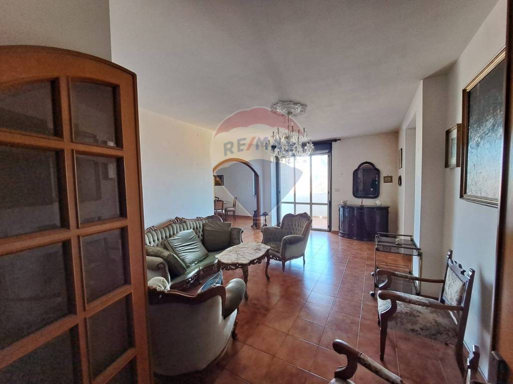 Vendita Appartamento in via Vespasiano 25. Brindisi. Buono stato, terzo ...