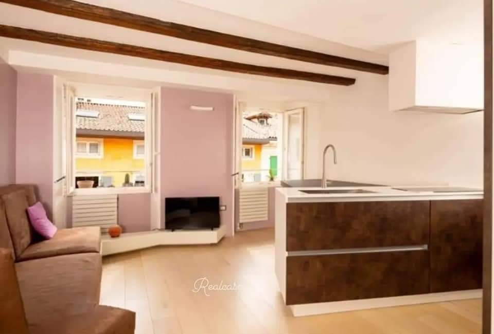 Monolocale via San Pietro 18, Centro Storico, Trento