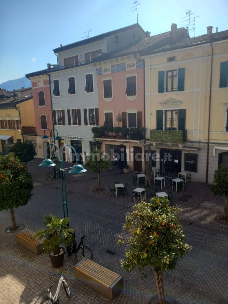 Locale commerciale in Vendita