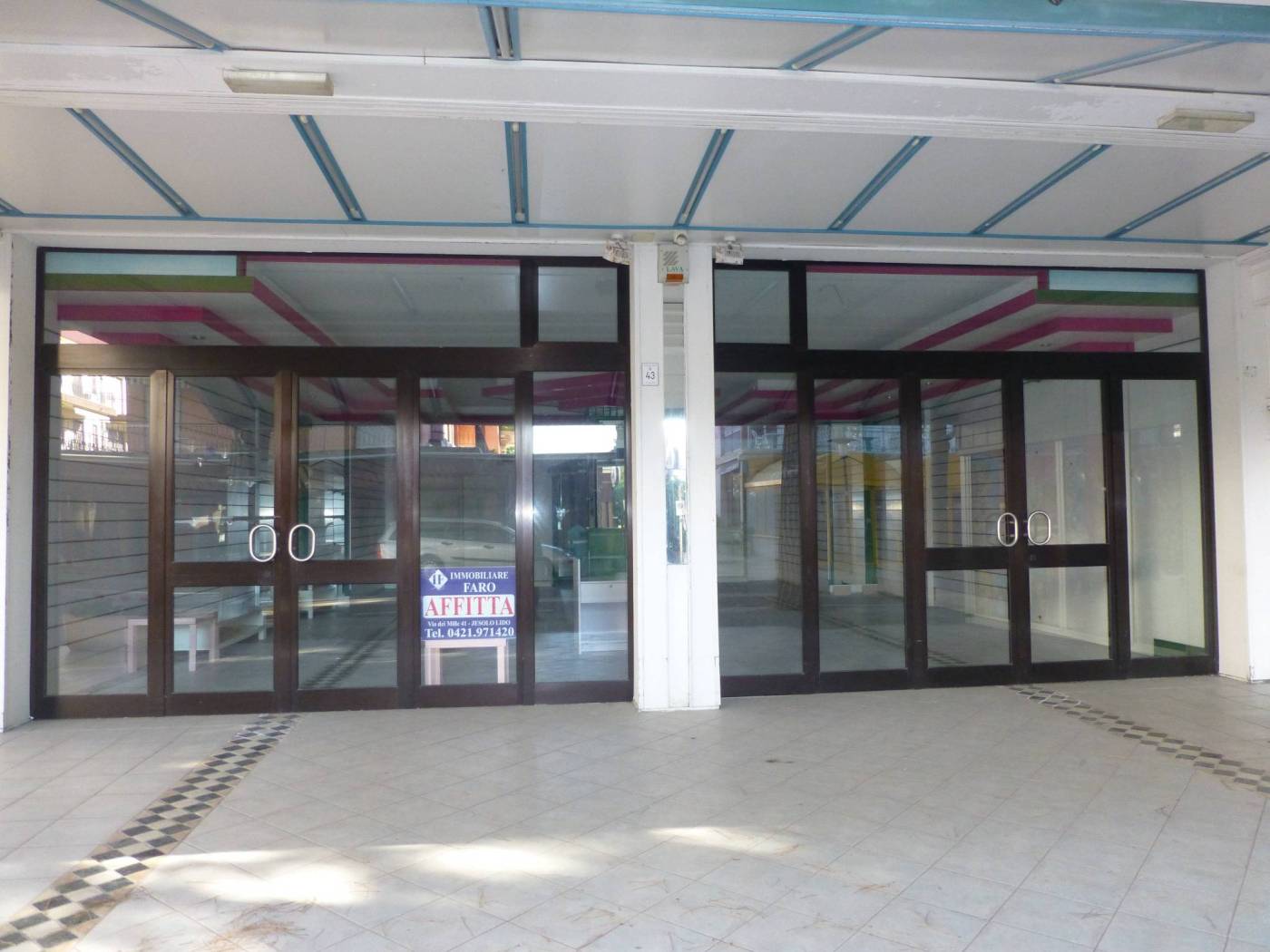 Locale commerciale in Vendita