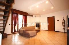 Appartamento buono stato, terzo piano, Centro, Bagnolo in Piano