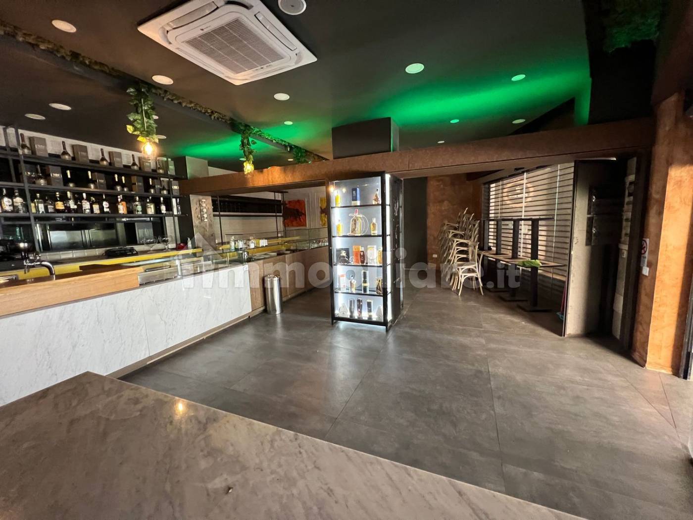 Locale commerciale in Vendita