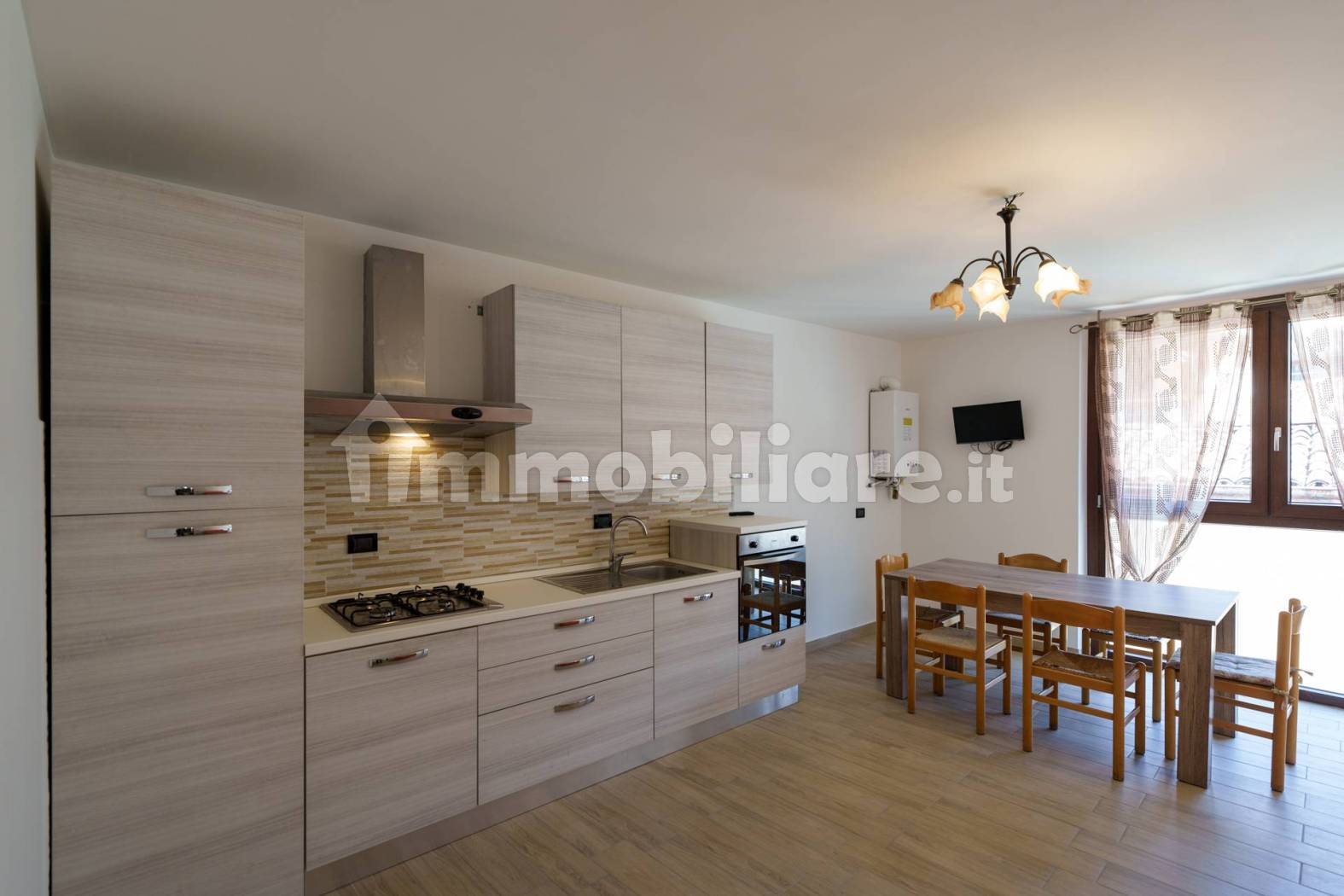 Trilocale via Umberto I 7/B, Introbio