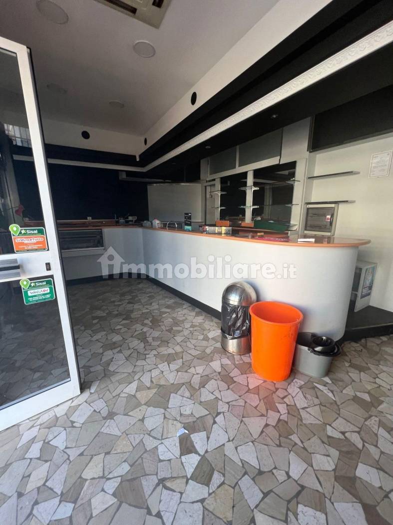 Locale commerciale in Vendita