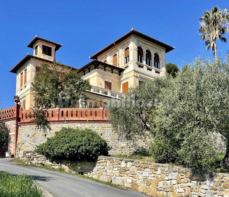 Trilocale ottimo stato, terzo piano, Piani, Torrazza, Imperia