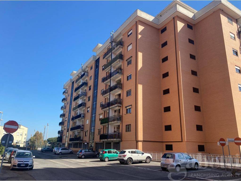 Trilocale via Alfredo Casella, 8, Semicentro, Aprilia