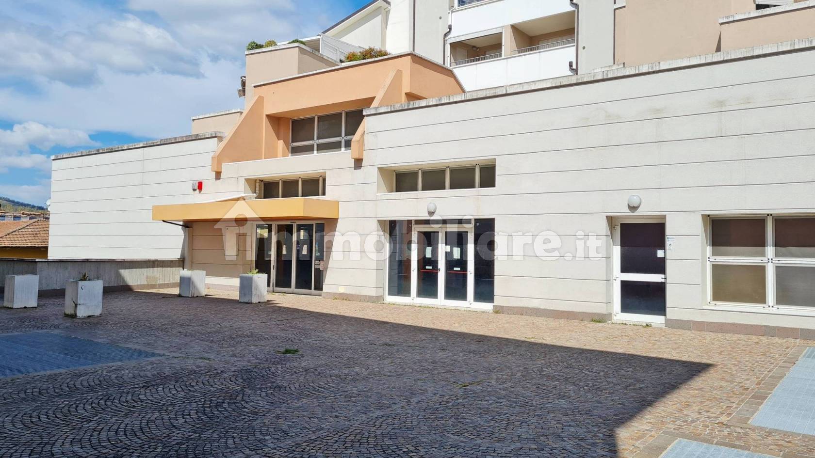 Locale commerciale in Vendita