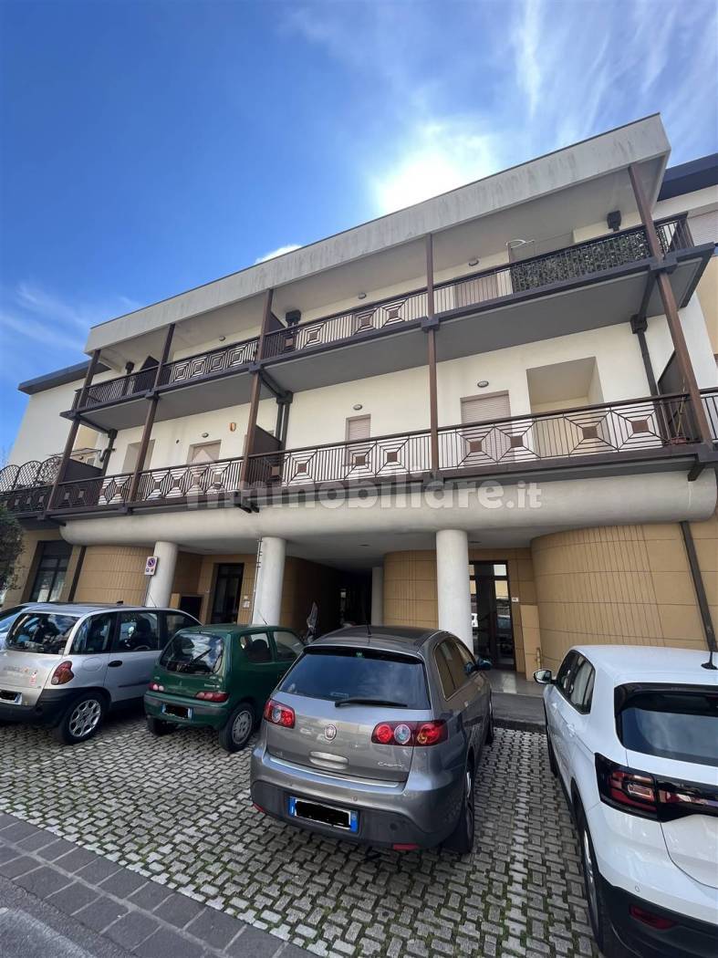 Locale commerciale in Vendita