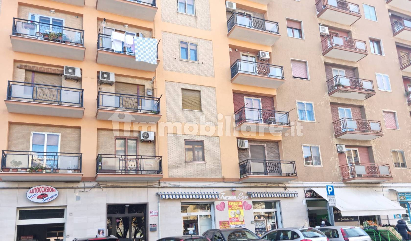 Locale commerciale in Vendita