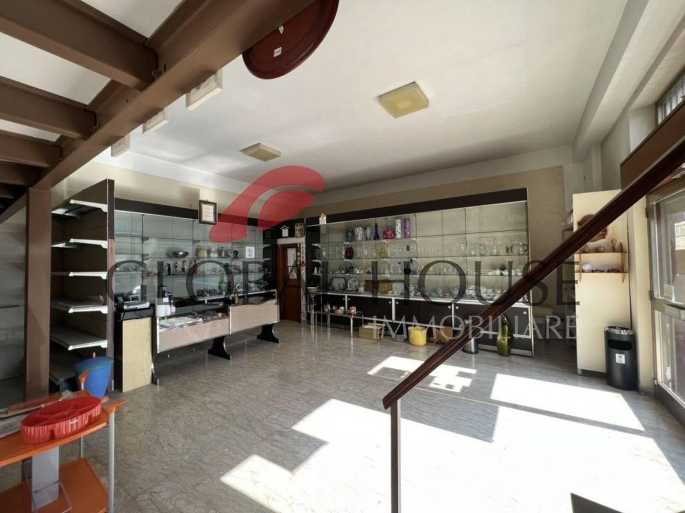 Locale commerciale in Vendita