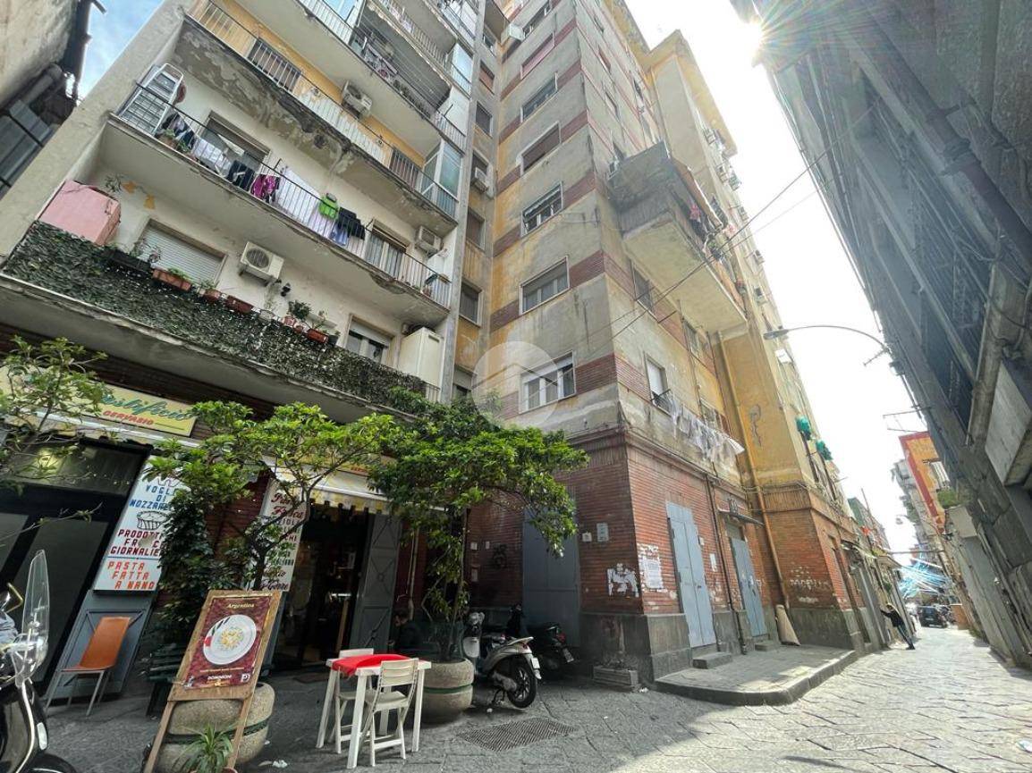 Trilocale via soprammuro 32, Mercato, Napoli
