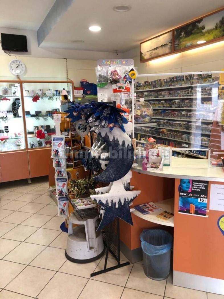 Locale commerciale in Vendita