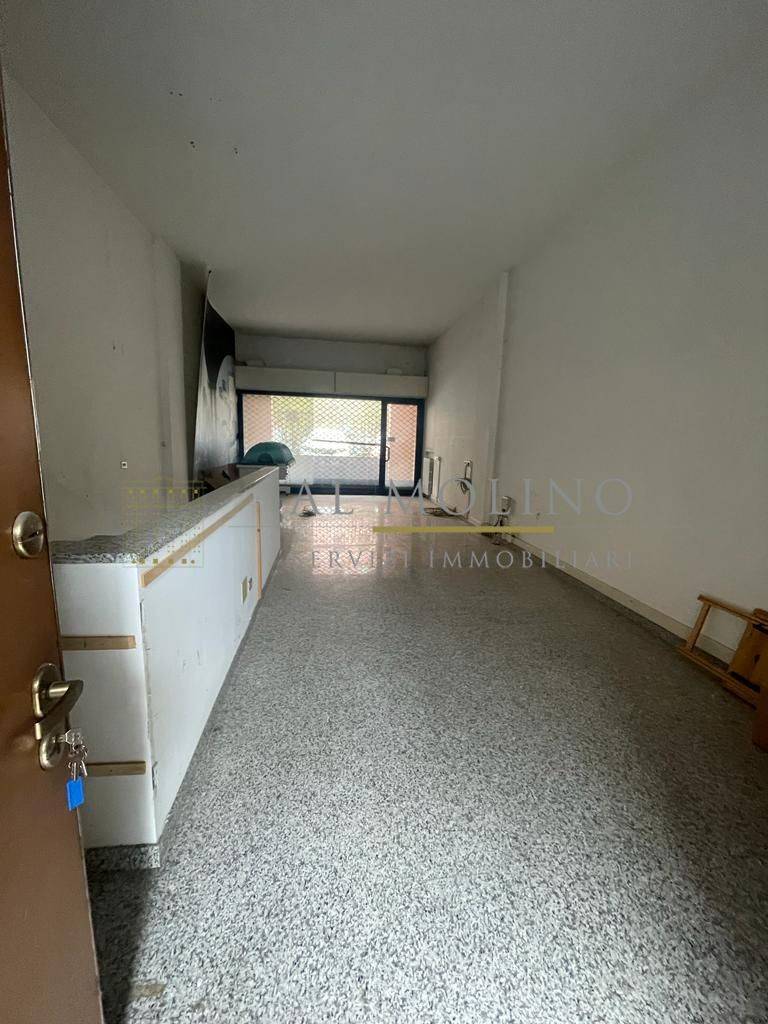 Locale commerciale in Vendita