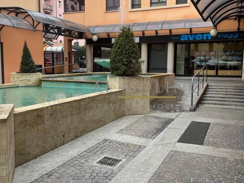Locale commerciale via Monsignor Angelo Ramazzotti, Saronno, Rif ...