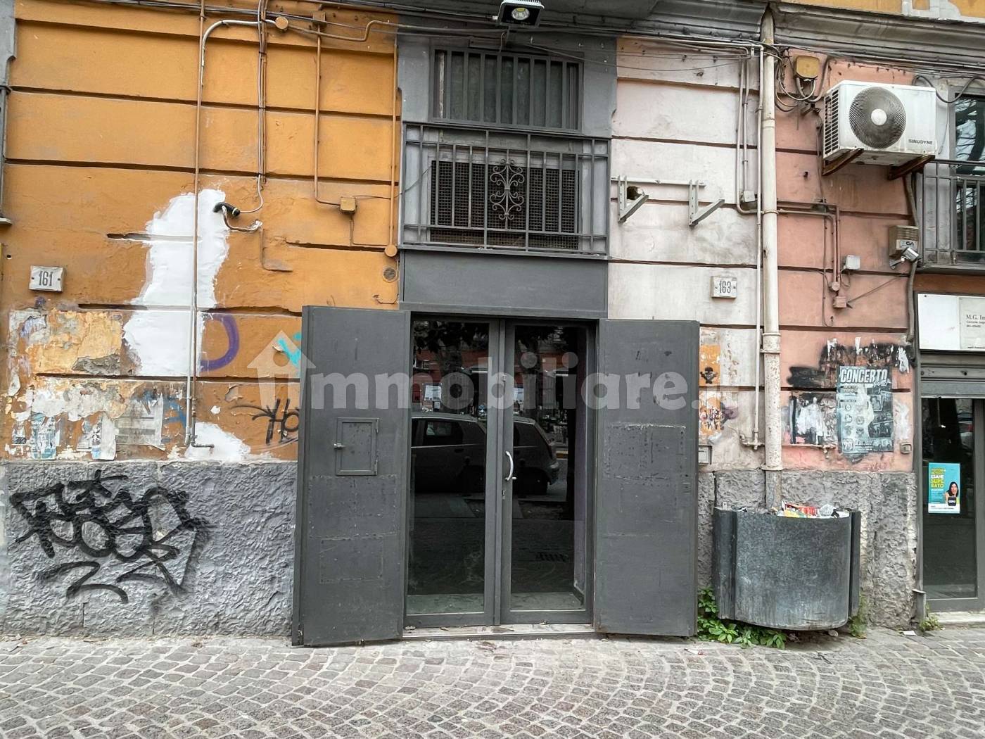 Locale commerciale in Vendita