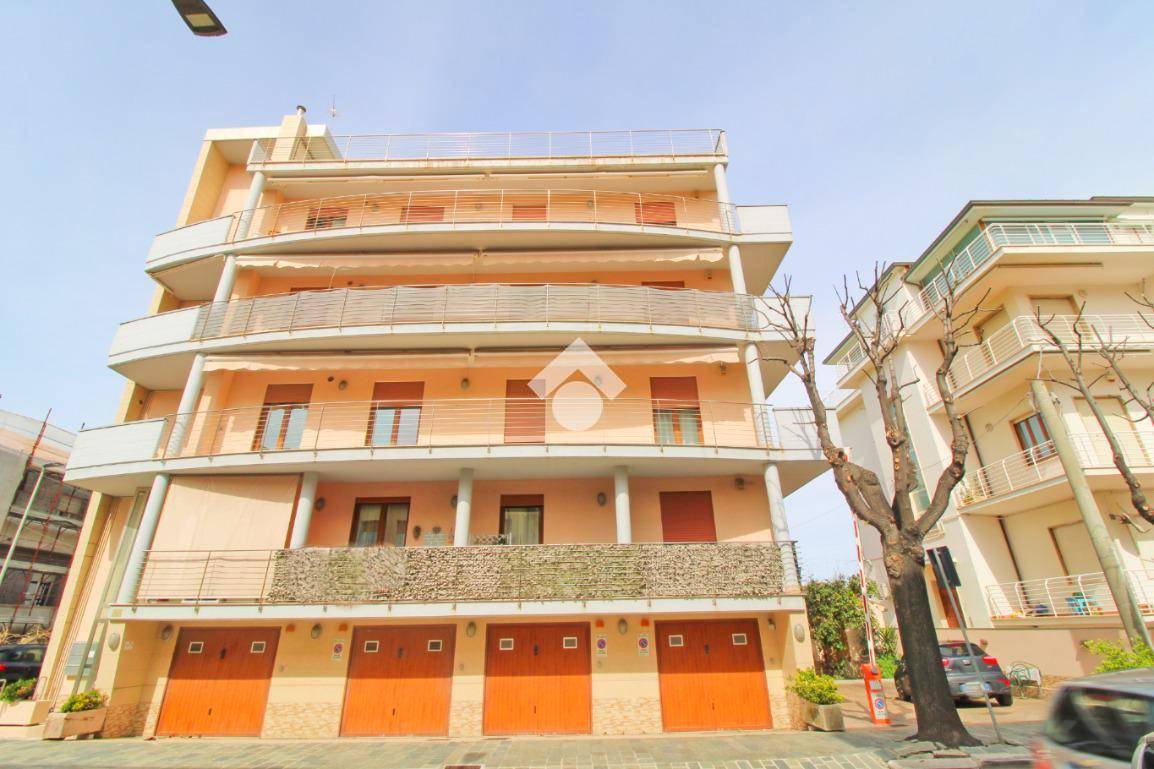 Trilocale viale nettuno 202, Centro, Francavilla al Mare