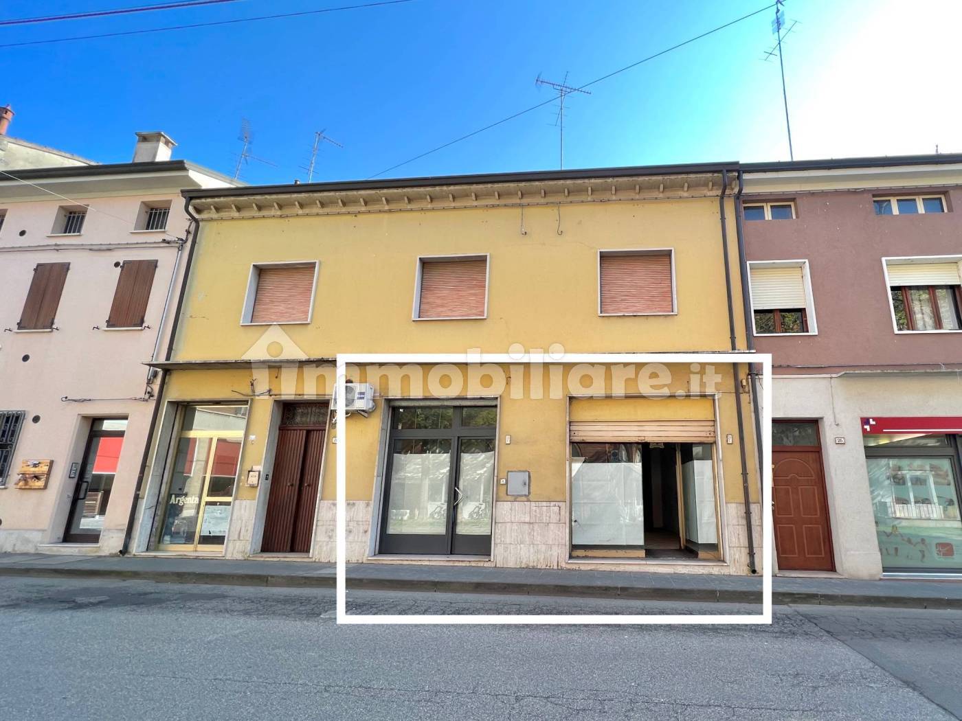 Locale commerciale in Vendita