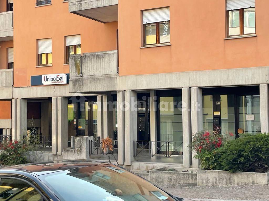 Locale commerciale in Vendita