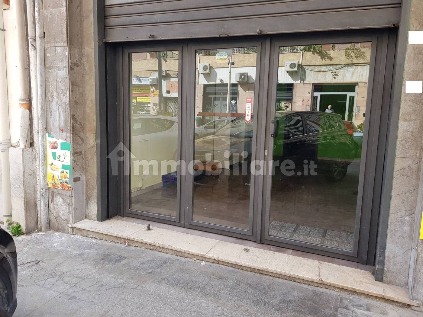 Locale commerciale in Vendita