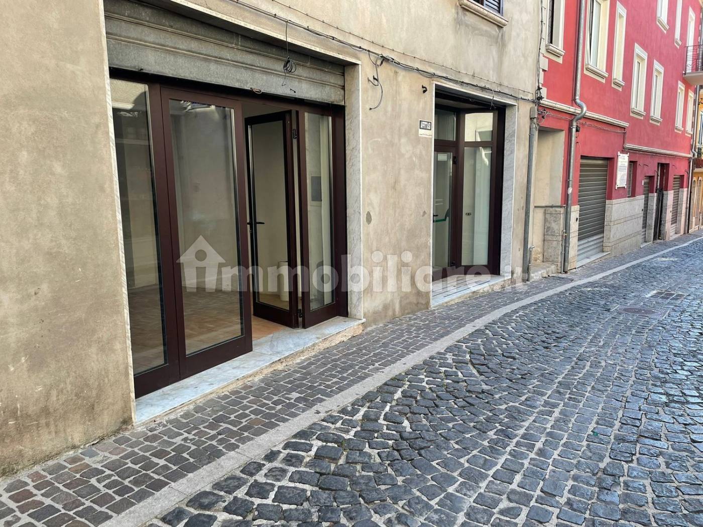 Locale commerciale in Vendita