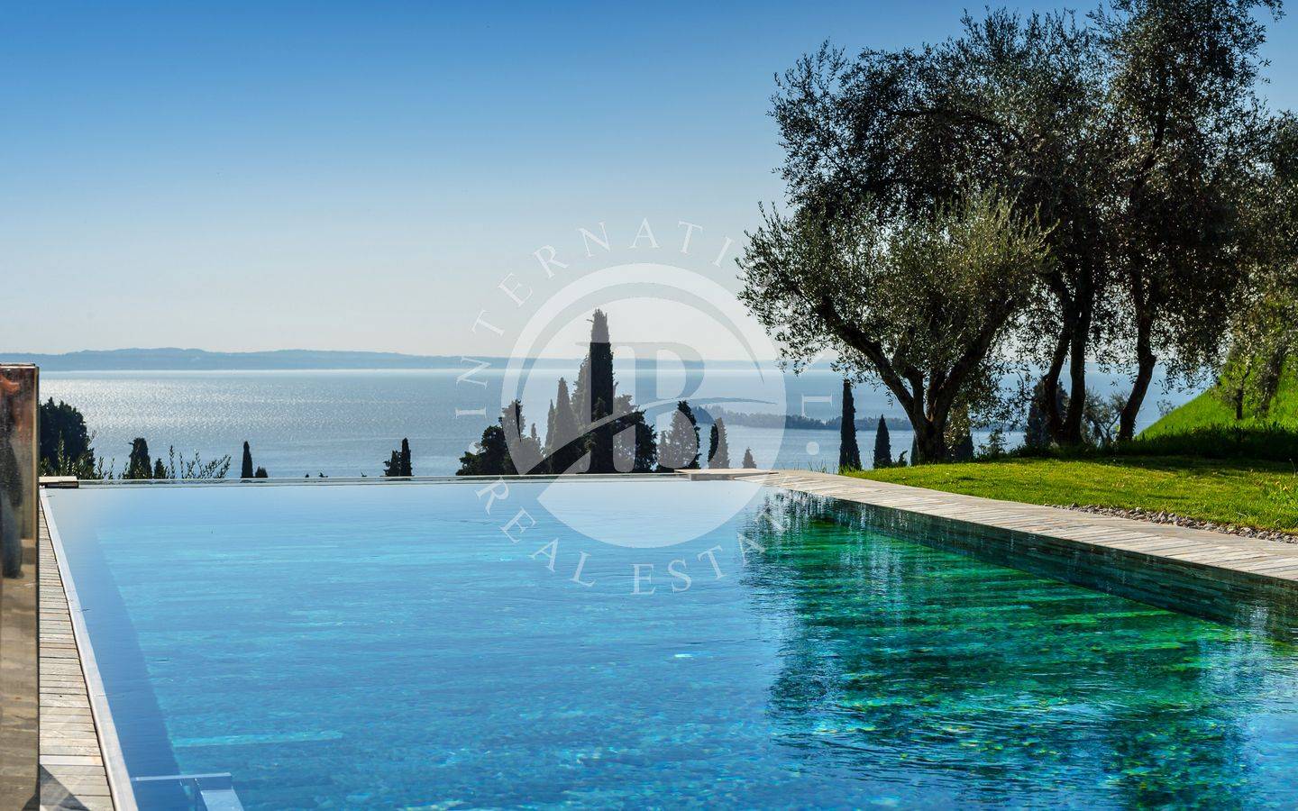 Villa unifamiliare, nuova, 555 m², Centro, Gardone Riviera
