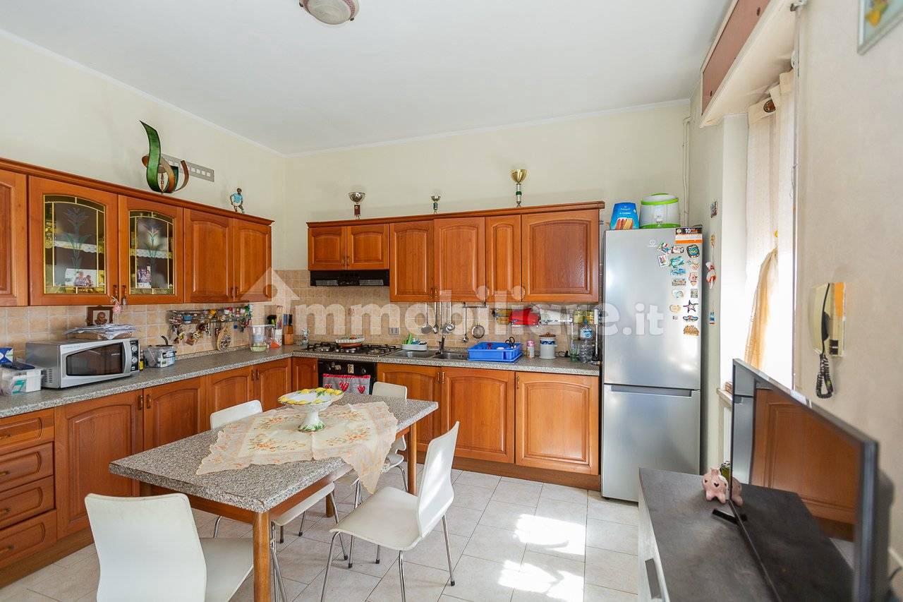 Trilocale via Cesare Battisti, Centro, Pandino