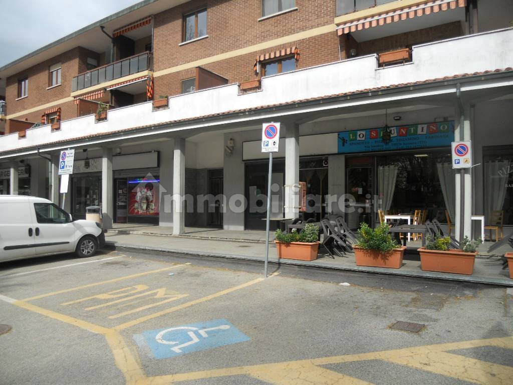 Locale commerciale in Vendita