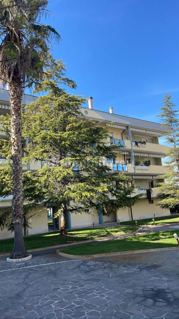 Trilocale via Francesco Verrotti 15, Porto Turistico, Pescara