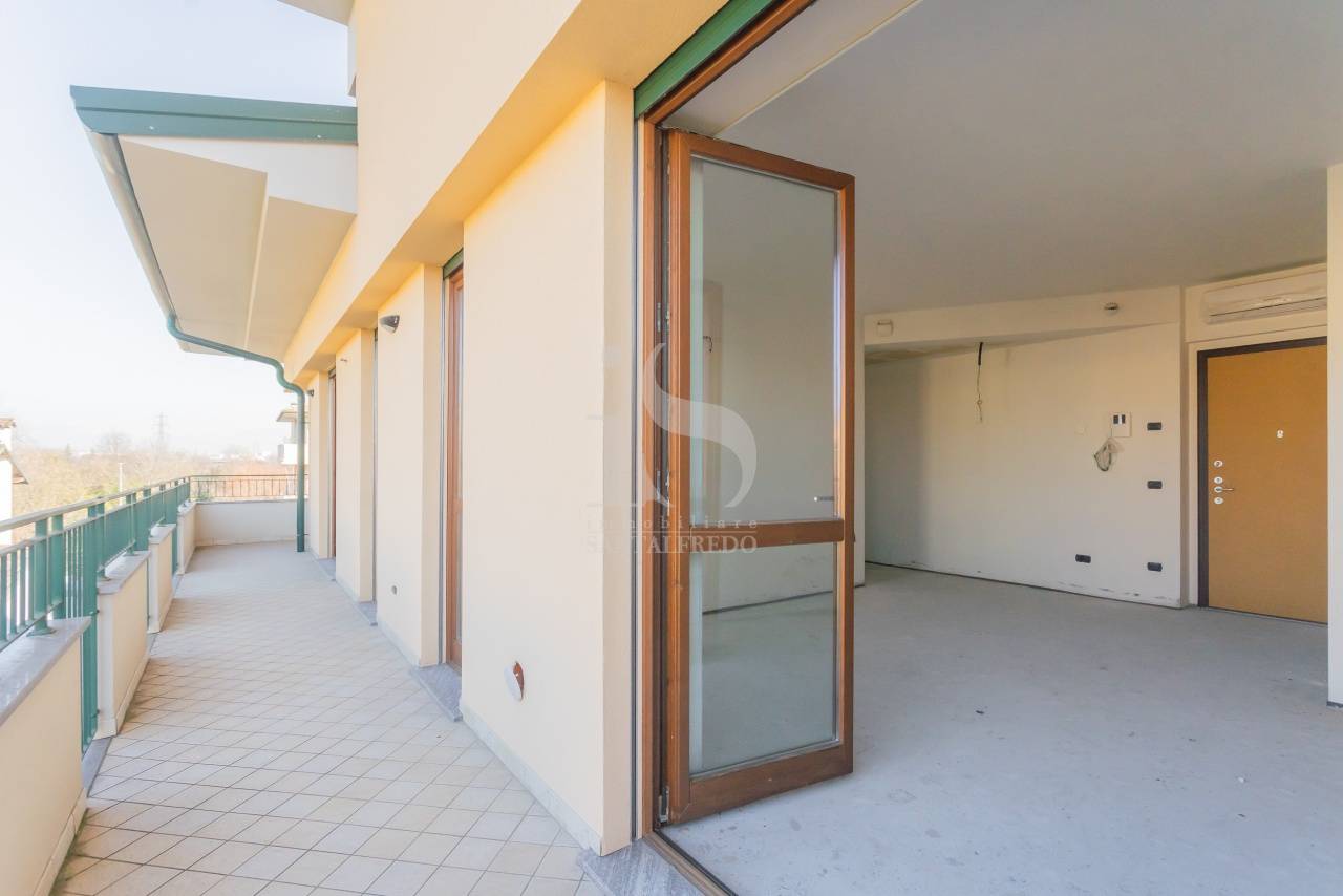 Trilocale via Silvio Pellico, 6, Centro, Agrate Brianza