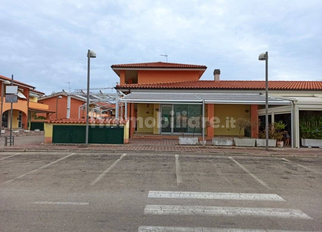 Locale commerciale in Vendita