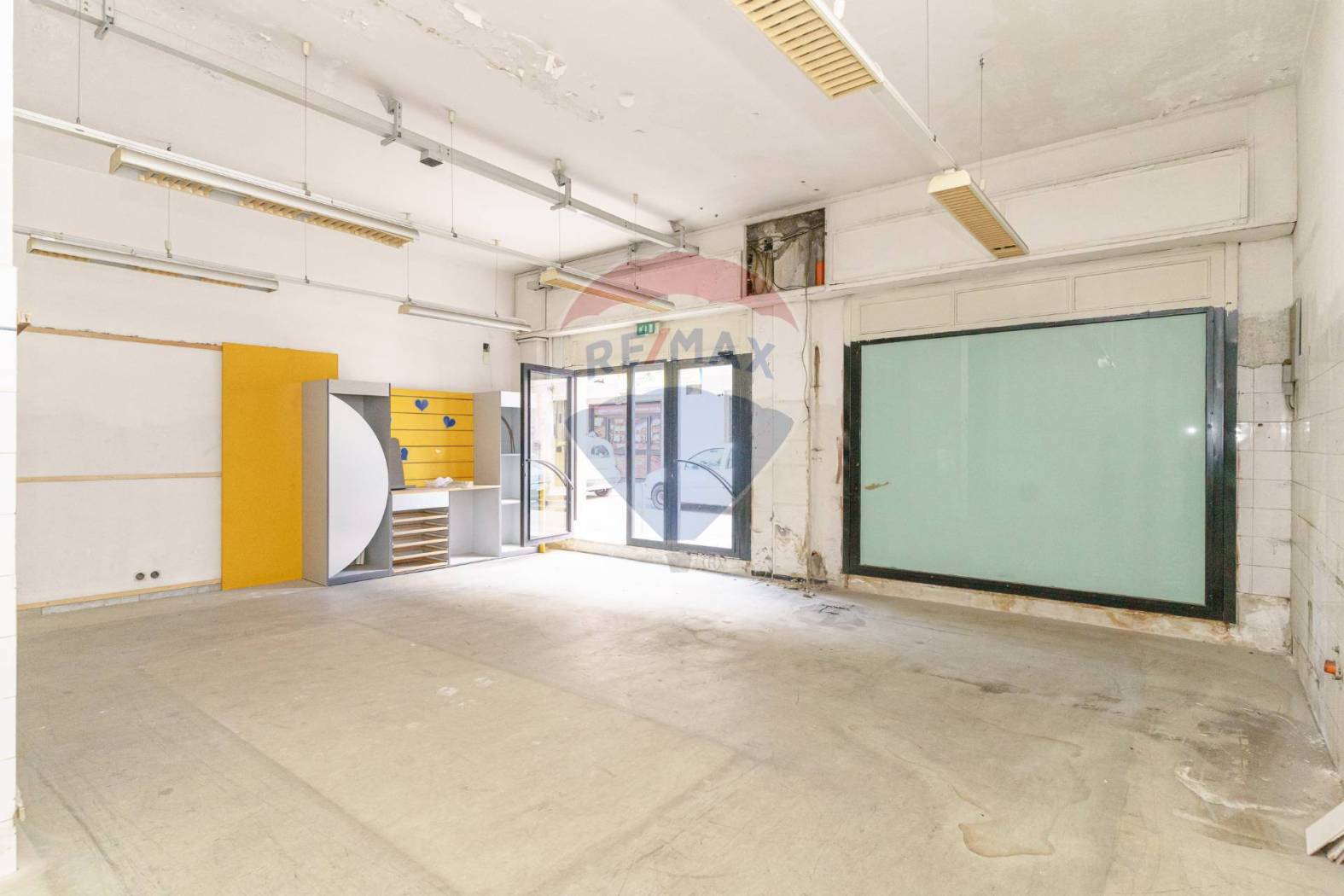 Locale commerciale in Vendita