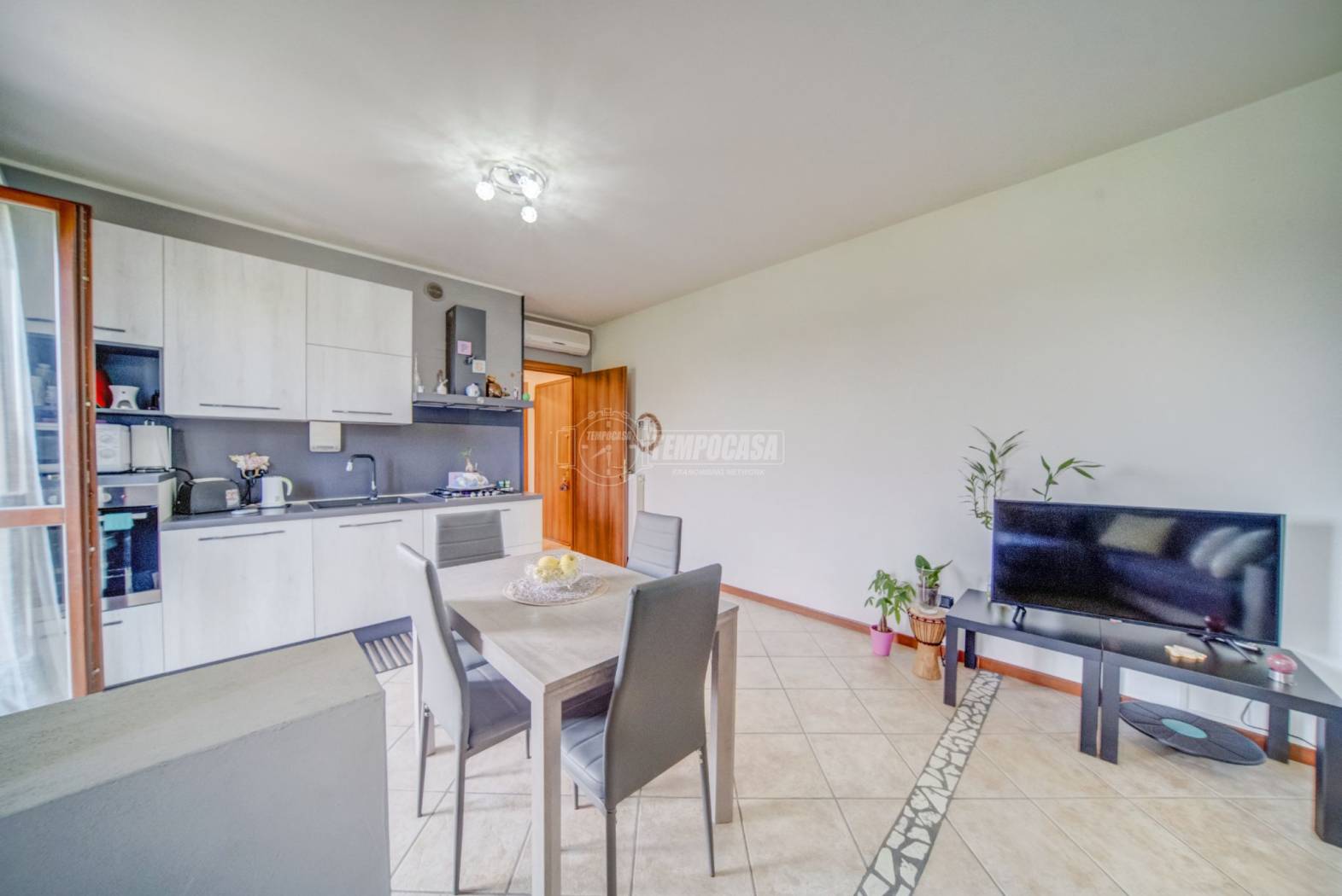 Bilocale via Trecate 7/F, Romentino