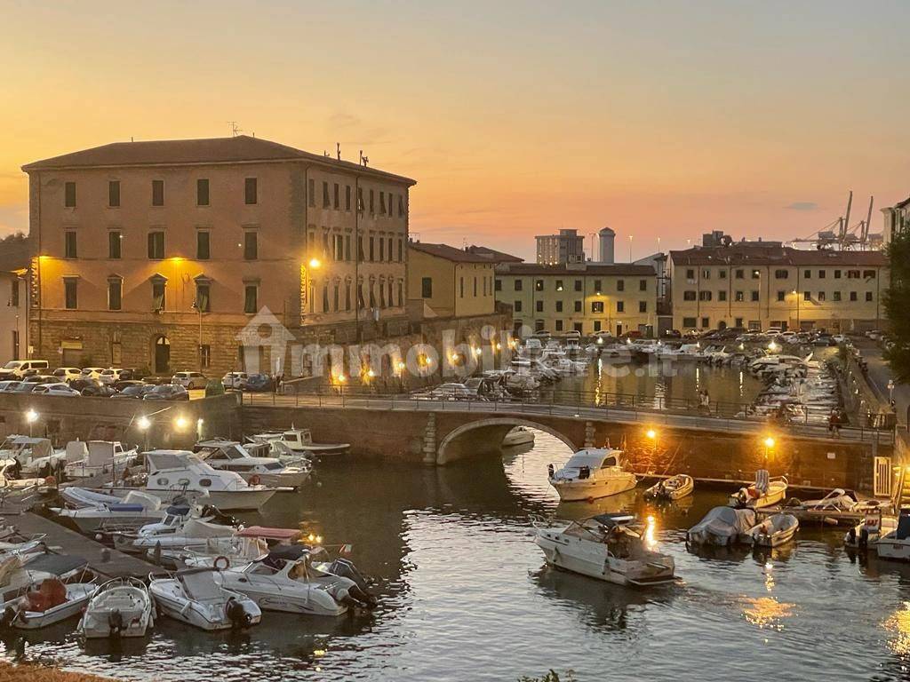 Locale commerciale con laboratorio in Vendita