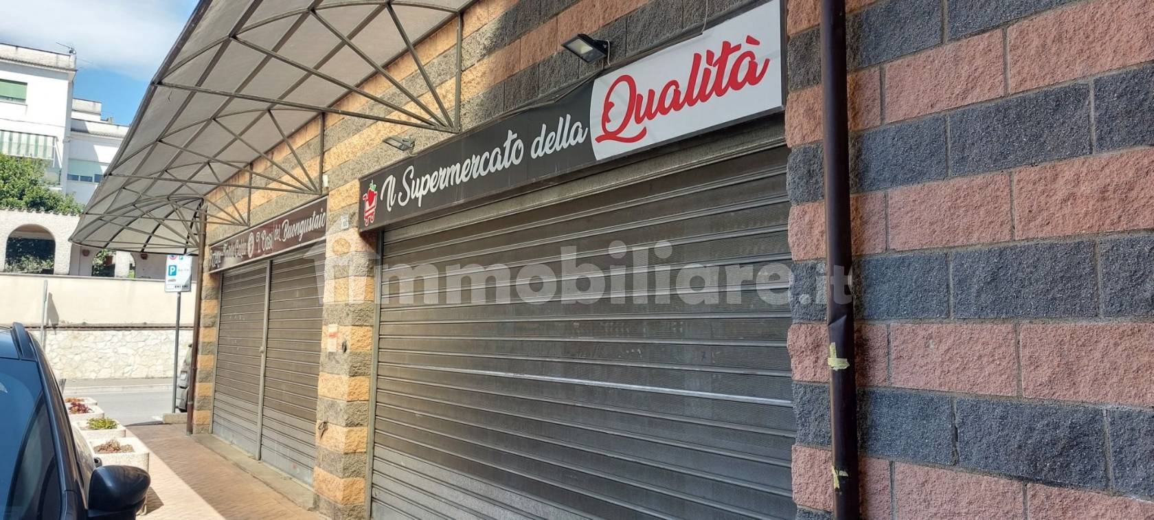 Locale commerciale in Vendita